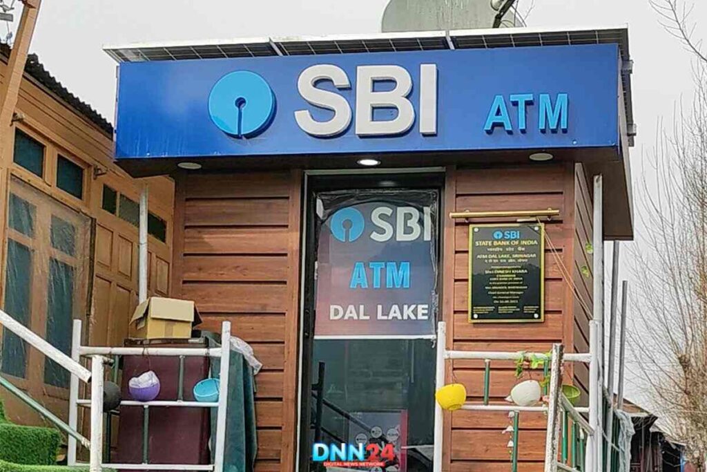 SBI's Floating ATM in Dal Lake: A Creative Solution for Banking ...