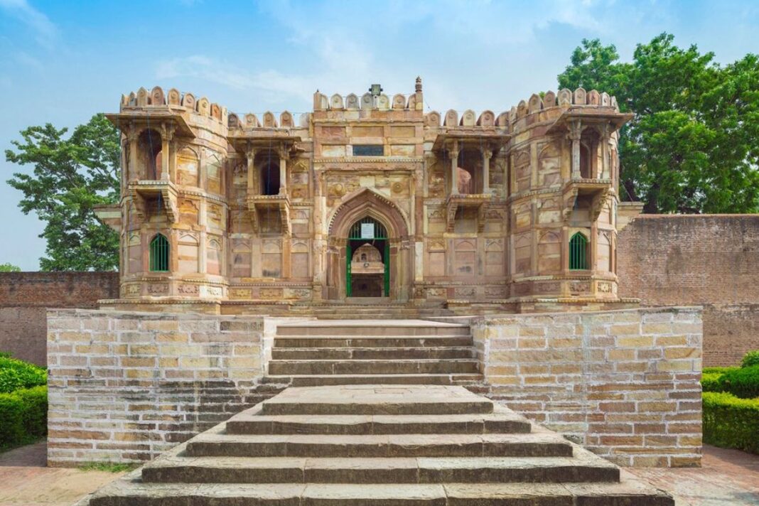 Famous Sufi Shrines (Dargah) in India